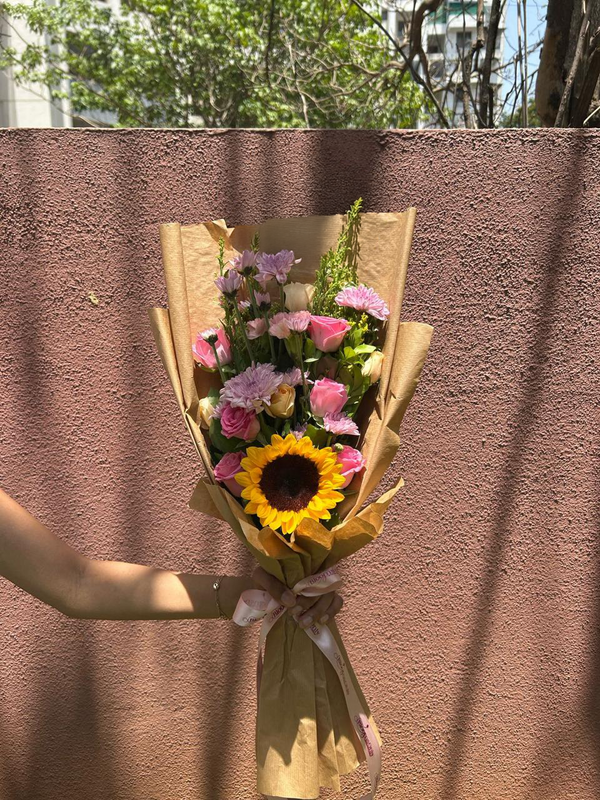 Bloom Pop Hand Bouquet – Blooms Only